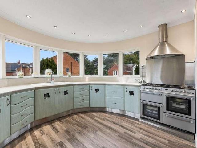 4 bed house for sale