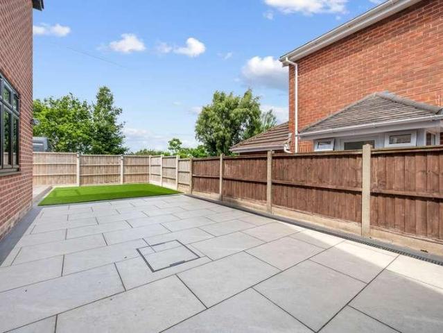 4 bed house for sale