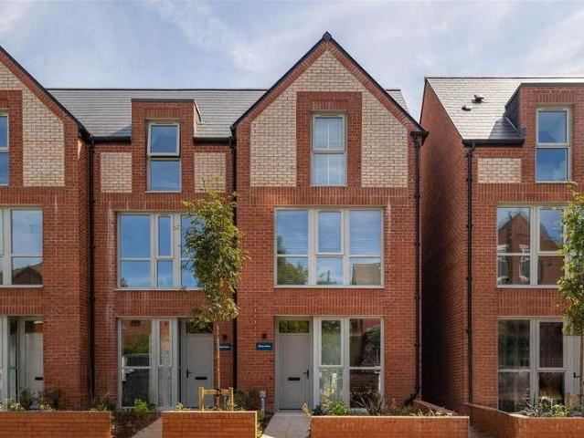 4 bed house for sale