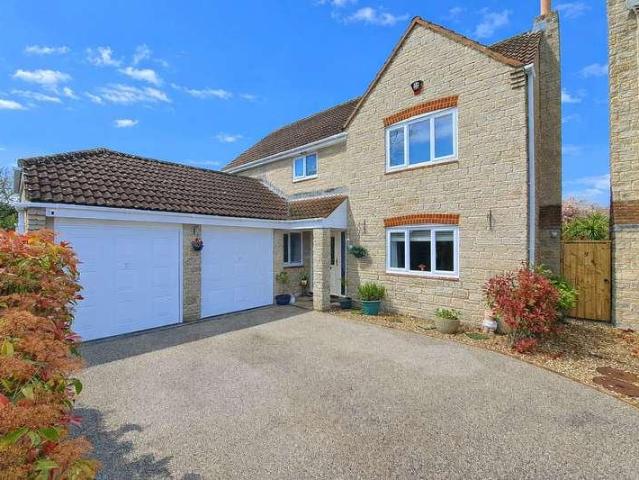 4 bed house for sale