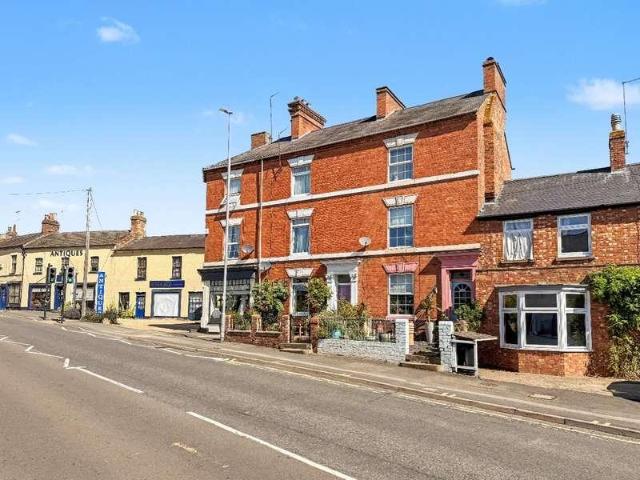 4 bed house for sale