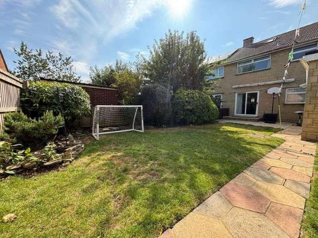 4 bed house for sale