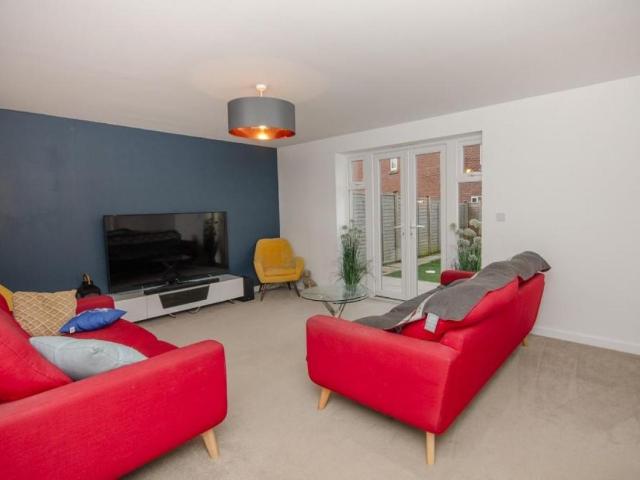 4 bed house for sale
