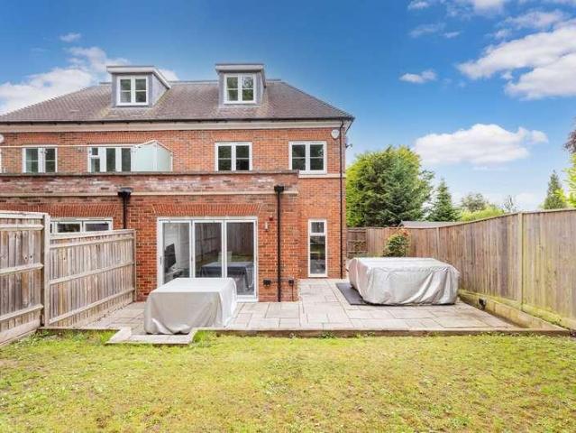 4 bed house for sale
