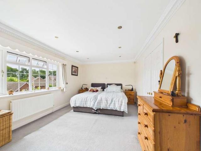 4 bed house for sale