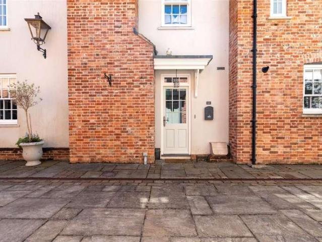 4 bed house for sale