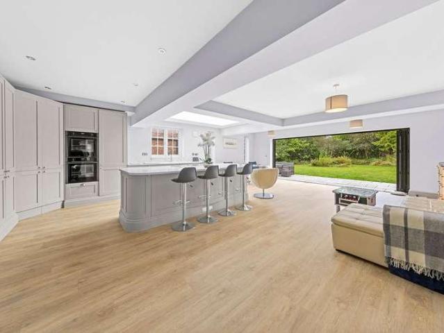 4 bed house for sale