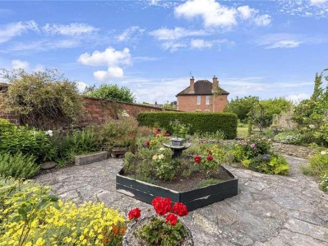 4 bed house for sale