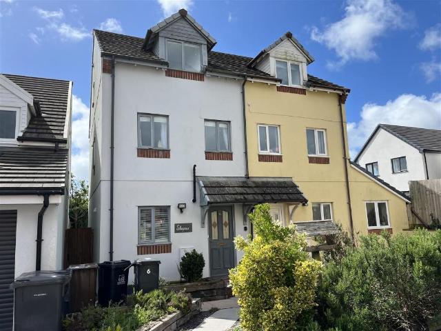 4 bed house for sale