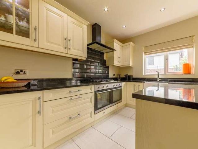 4 bed house for sale