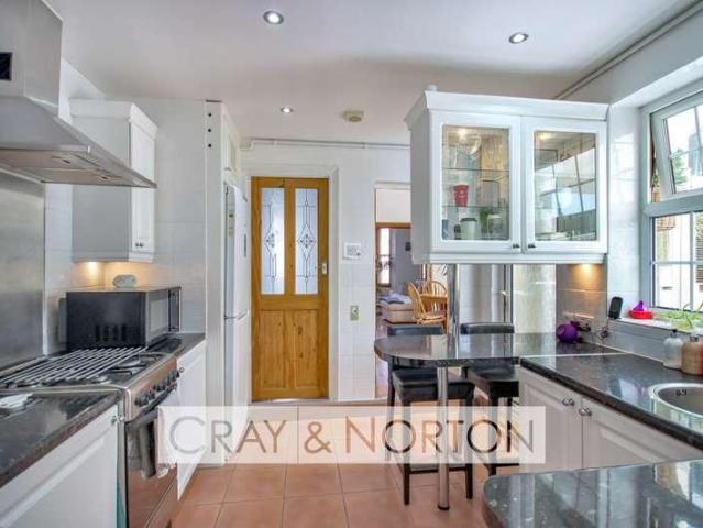 4 bed house for sale