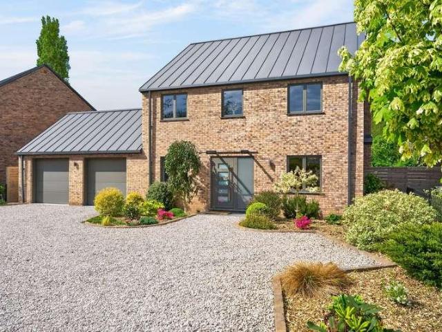 4 bed house for sale