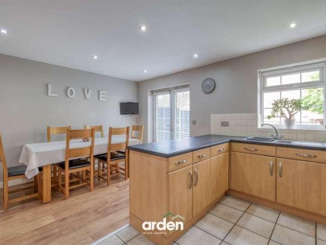 4 bed house for sale