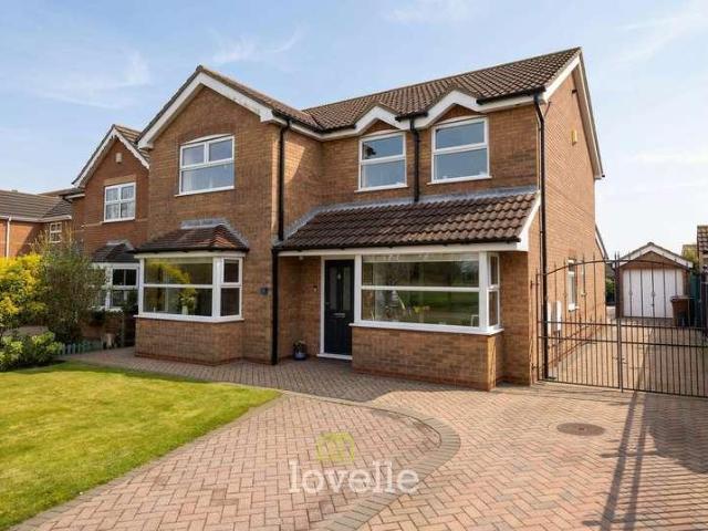 4 bed house for sale