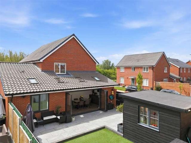 4 bed house for sale