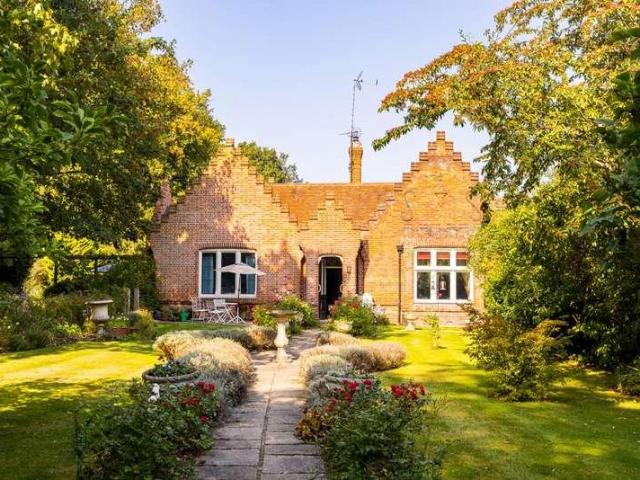 4 bed house for sale