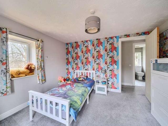 4 bed house for sale