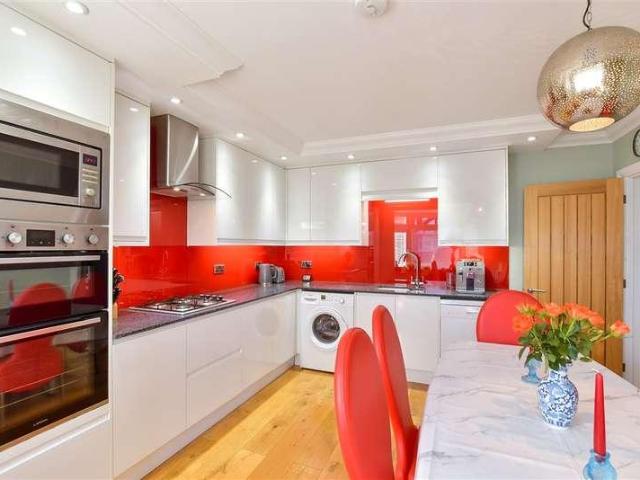 4 bed house for sale