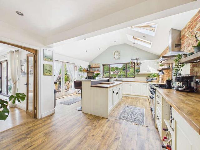 4 bed house for sale