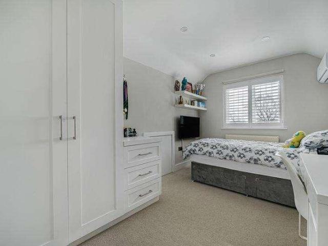 4 bed house for sale