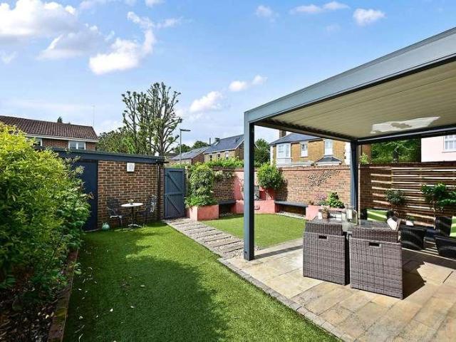4 bed house for sale