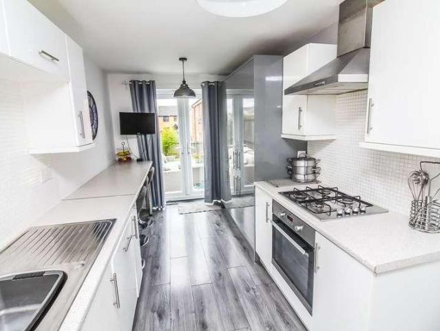 4 bed house for sale