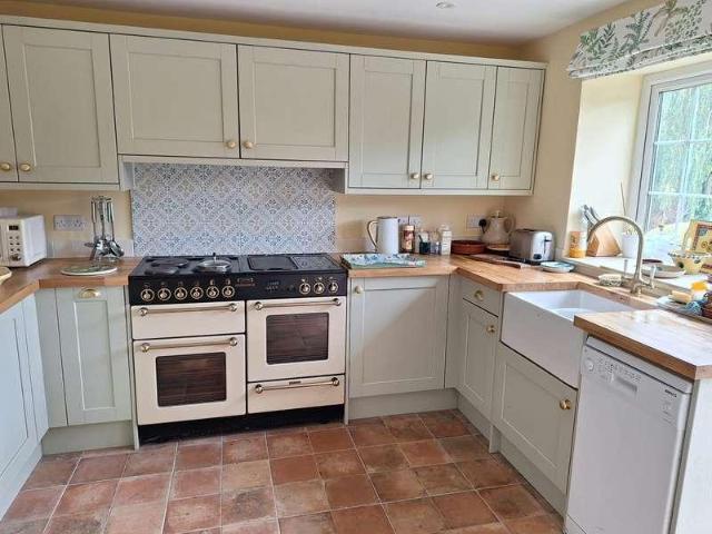 4 bed house for sale