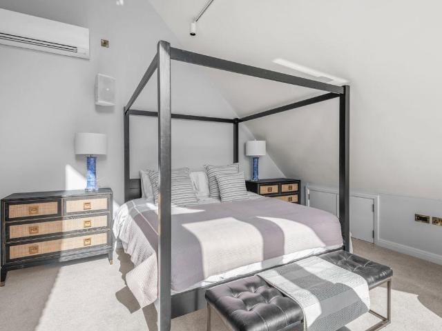 4 bed house for sale