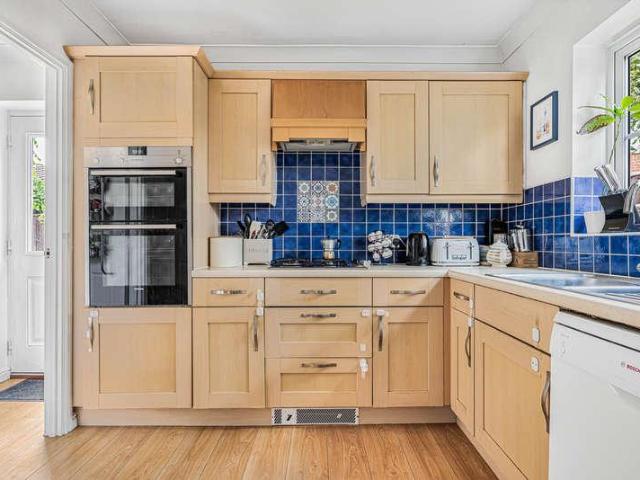 4 bed house for sale