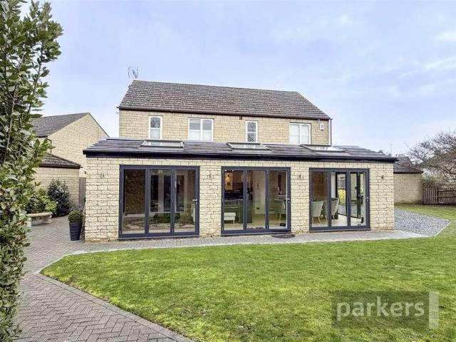 4 bed house for sale