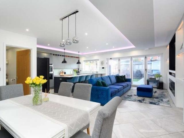 4 bed house for sale