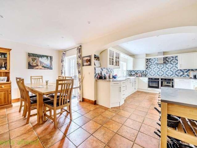 4 bed house for sale