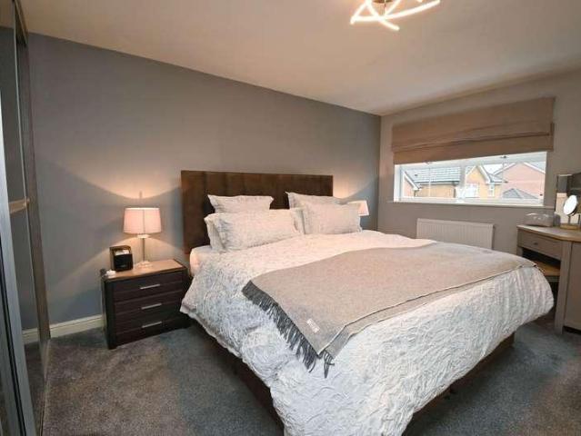 4 bed house for sale