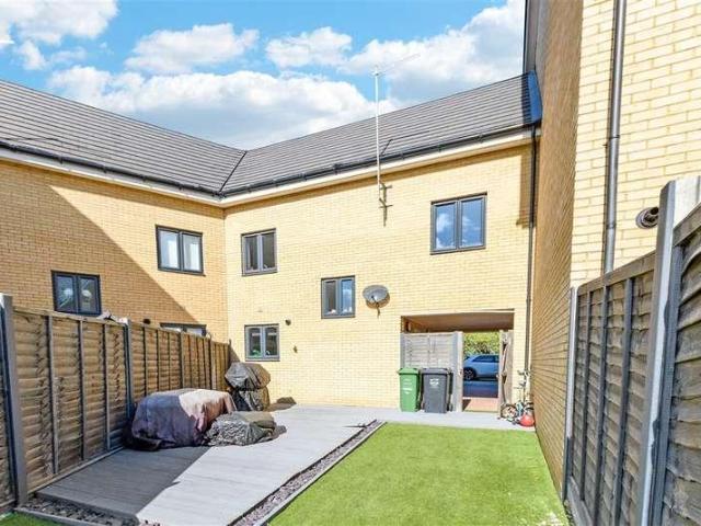 4 bed house for sale