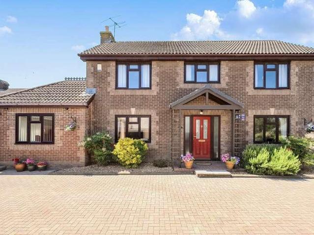 4 bed house for sale