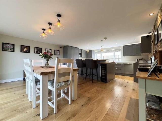 4 bed house for sale