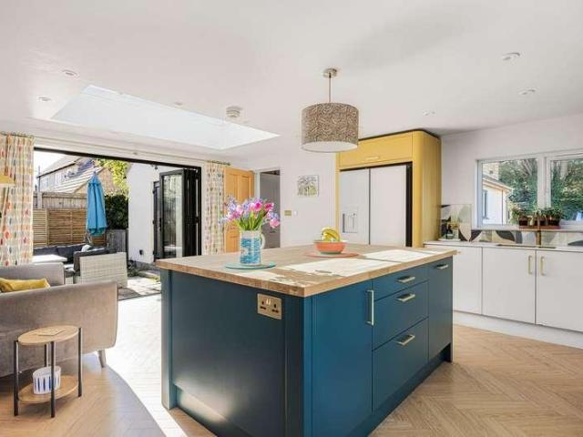 4 bed house for sale