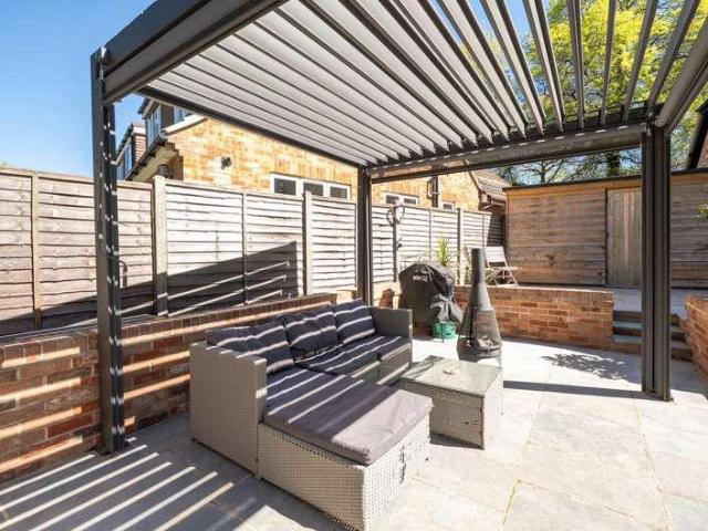 4 bed house for sale