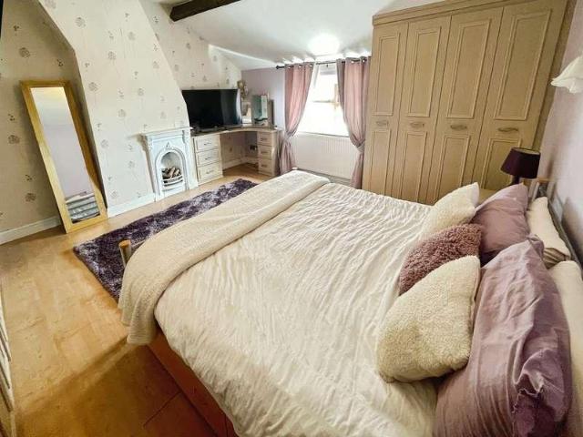 4 bed house for sale