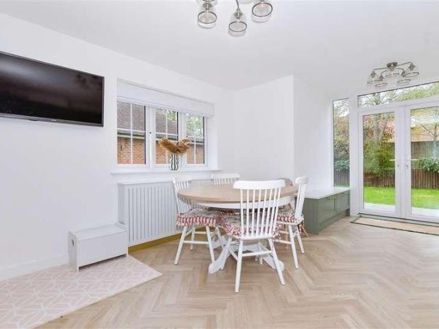 4 bed house for sale
