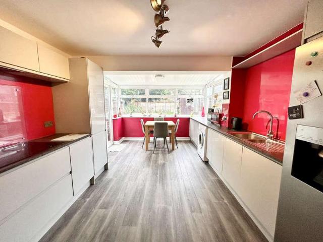 4 bed house for sale