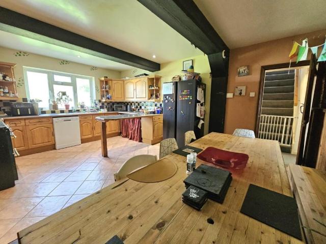 4 bed house for sale