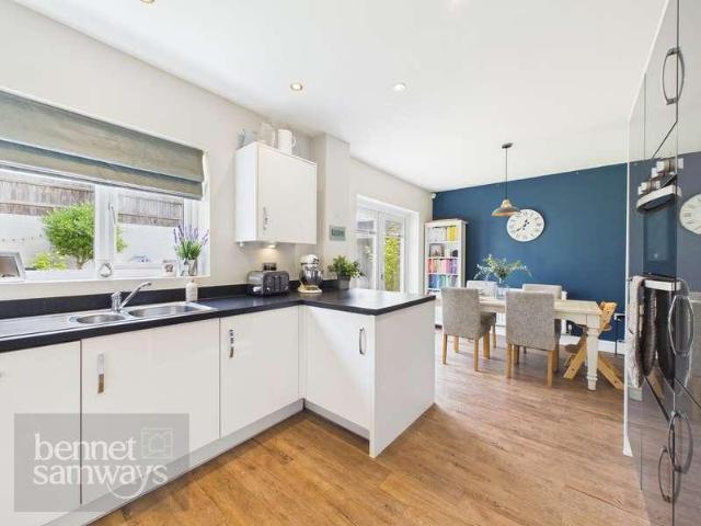 4 bed house for sale
