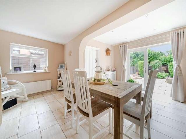 4 bed house for sale