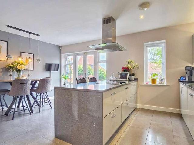 4 bed house for sale