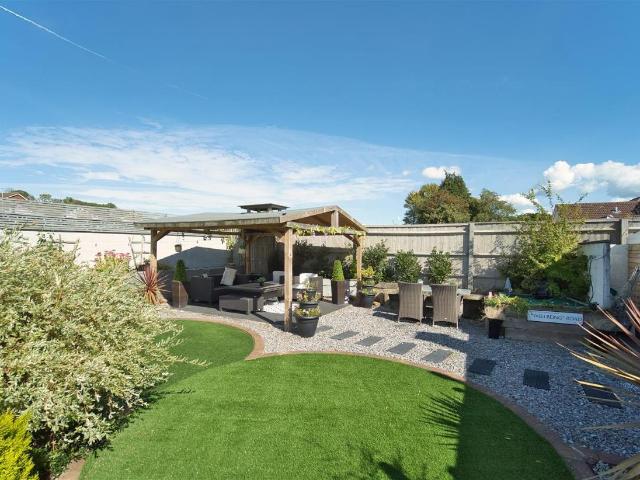 4 bed house for sale