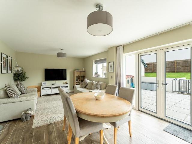 4 bed house for sale