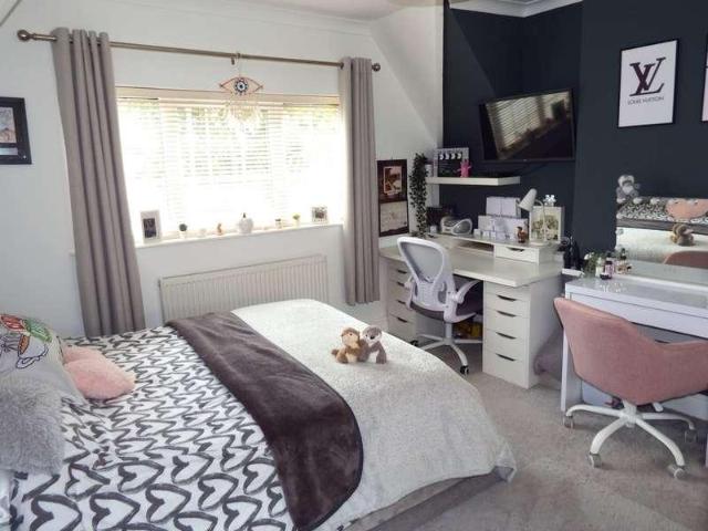 4 bed house for sale