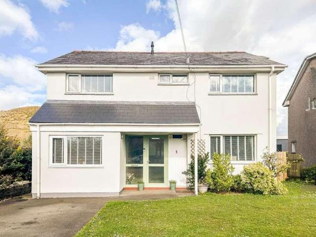 4 bed house for sale