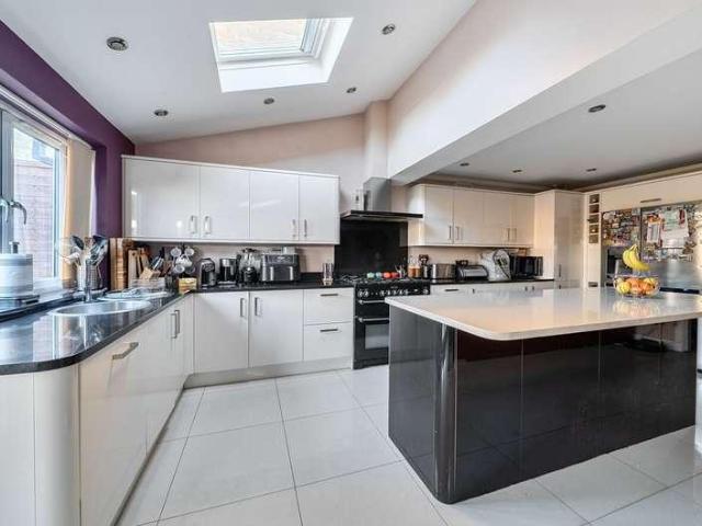 4 bed house for sale